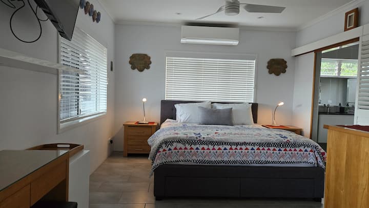 Executive Cosy Home Unit With Views, Pool - Cairns