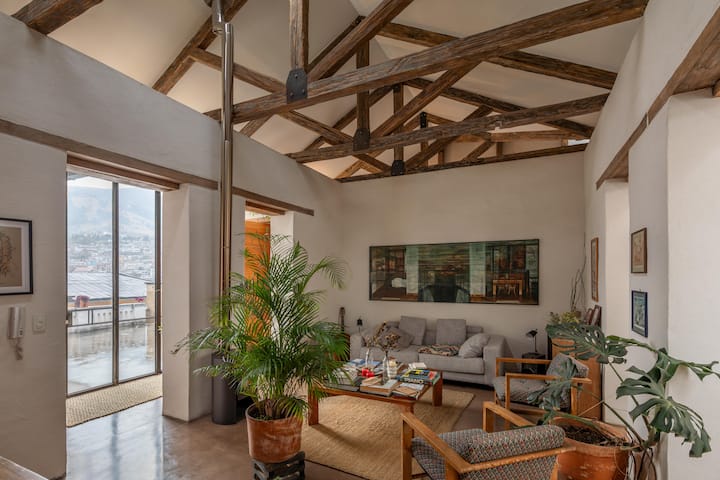 Renovated House In Old Town - Quito