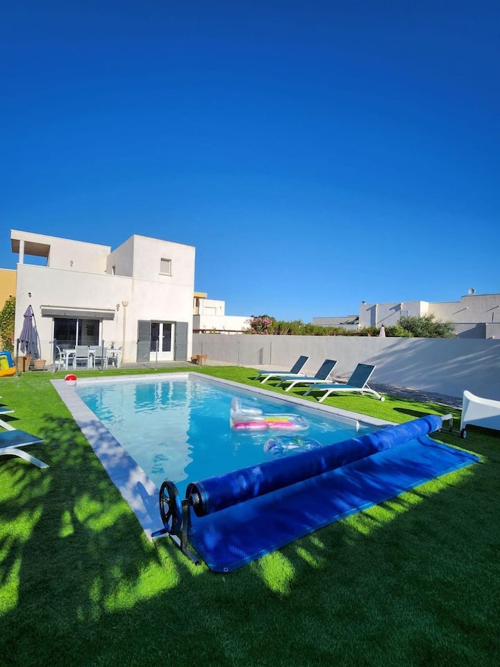 Villa Familiale, 4 Ch
Piscine Sécurisée, Tb Située - Calvi
