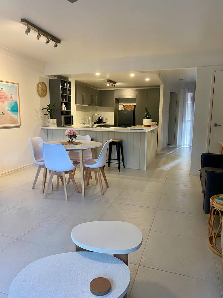 Close To Surfers & Theme Parks Townhouse With Yard - Gold Coast