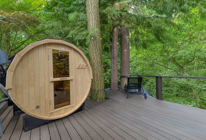 Upstairs Room · Mountain View With Hot Tub & Sauna - Everett, WA