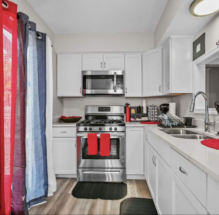 St. Paul Fry Street Den Suite #1 - Saint Paul, MN