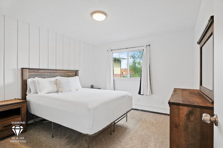 Clean, Modern 3 Bedroom Home - Anchorage, AK