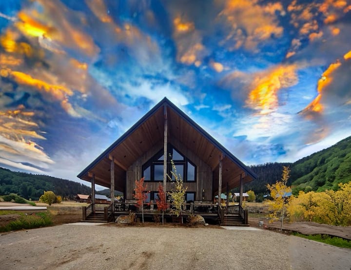 Bison Creek Lodge+hotub+wifi+ac+10mile2yellowstone - USA