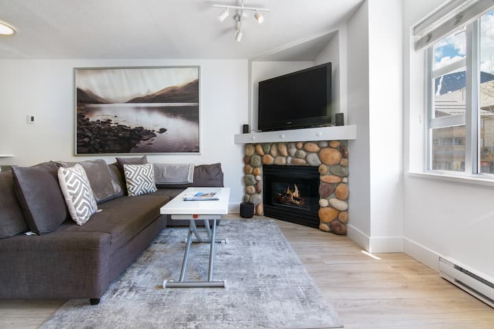 Modern Village Condo – Steps To Shops & Lifts - Whistler