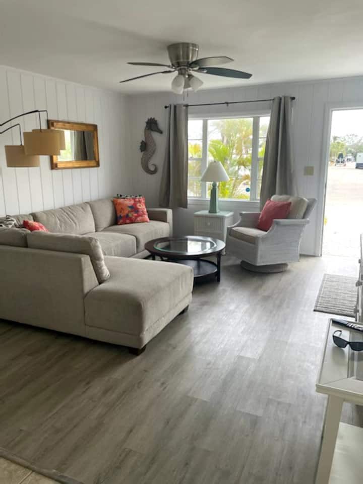*Close To Everything* 3bd/1bth - Siesta Key, FL