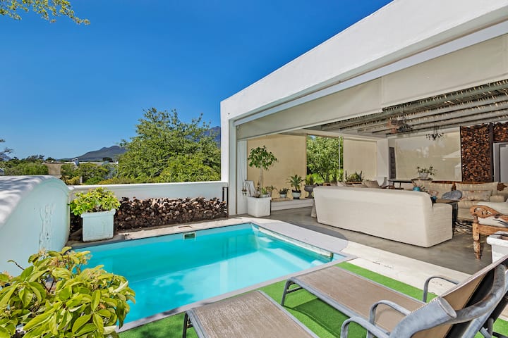 Luxurious Secure Spacious Golf Estate Villa - Stellenbosch