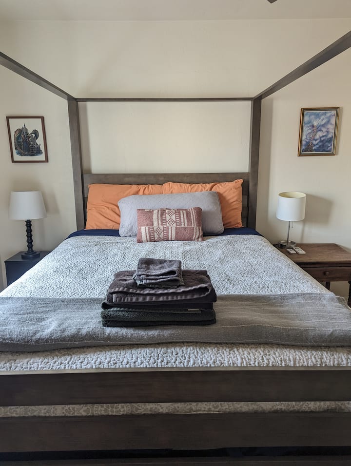Shared Cozy Southwestern Home - Albuquerque, NM