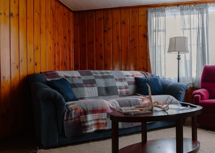 The Hunter’s Den (1 Bed, 1 Bath) - Lake Oahe