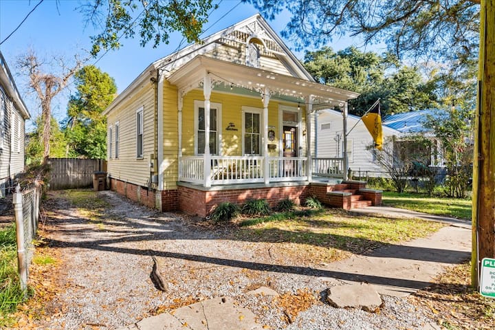 Historic Montegeux Cottage - Pet Friendly - Mobile, AL