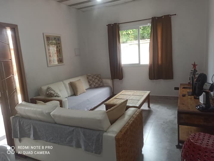 Casa Simples  Boa Localização Muita Privacidade - São Sebastião