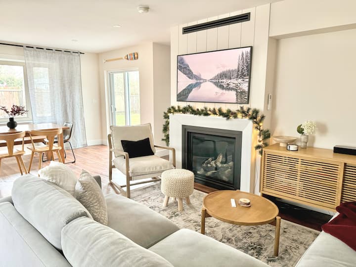 Cottage Retreat: Saltwater Hot Tub & Sauna Oasis - Goderich