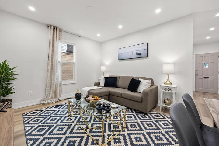 Designer Home Toronto | 15 M To Downtown + Parking - Toronto