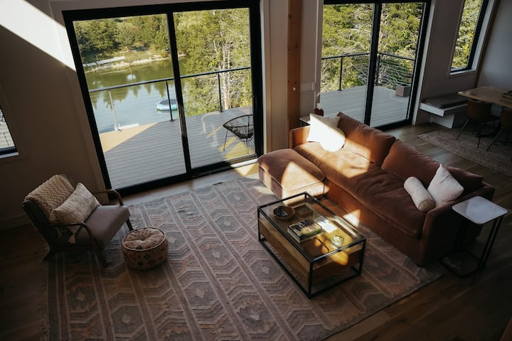 Brand New Lakefront Retreat! Kayaks/hottub/firepit - Catskill, NY