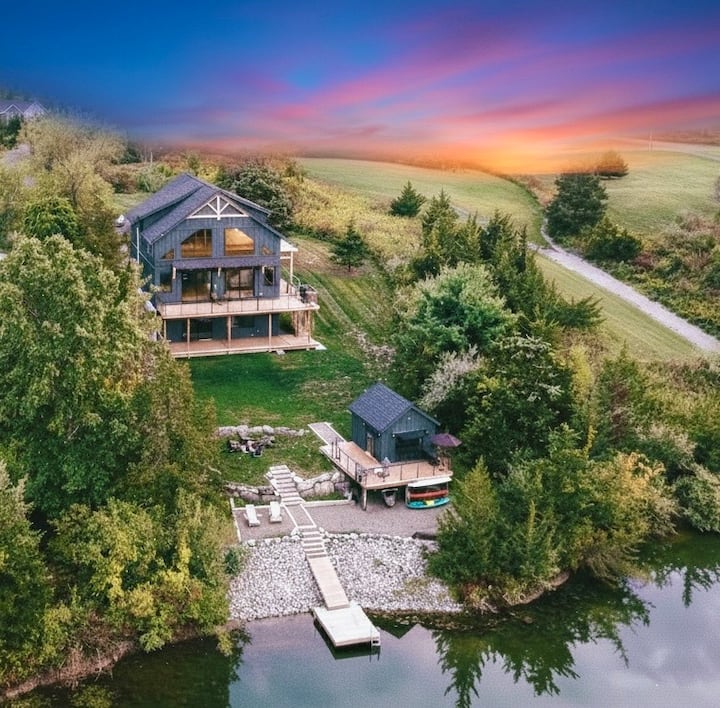 Brand New Lakefront Retreat! Kayaks/firepit/games - Catskill, NY