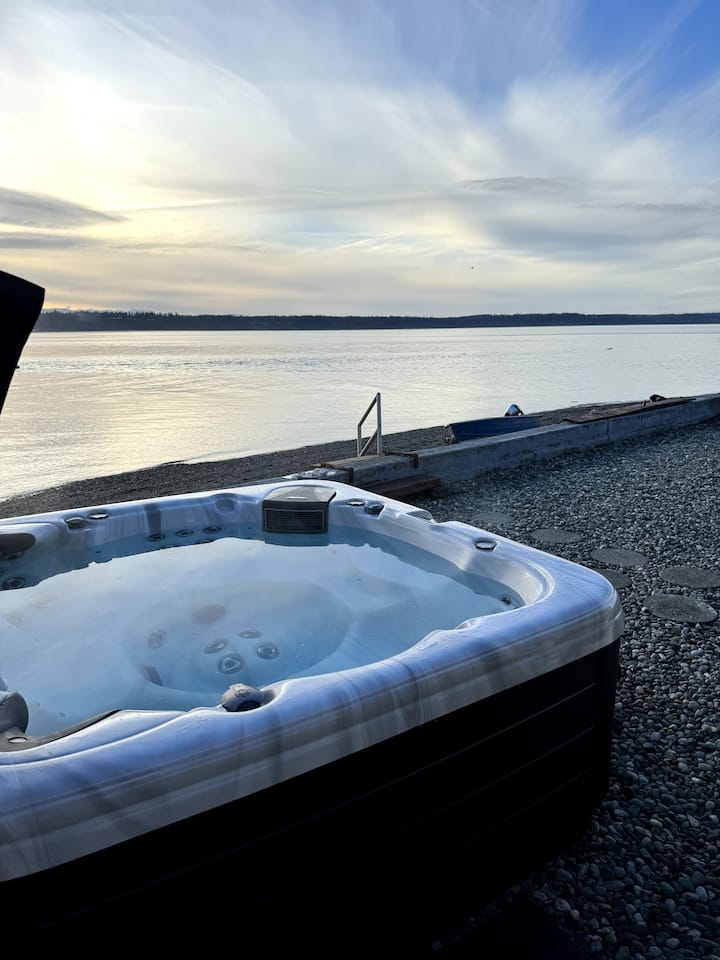 Winter Waterfront: Hot Tub + Cold Plunge +Fire-pit - Camano Island, WA