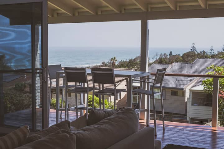 Norfolk Beach House With Lighthouse Beach Views - Port Macquarie
