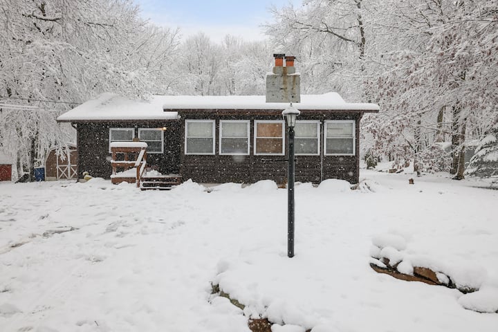 Little Woodsy Lodge Poconos Ski/hot Tub/lake - Pocono Raceway