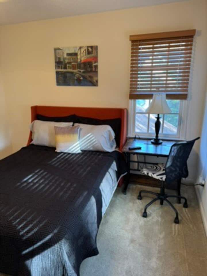 Bedroom Near Bus Line(no Parking) - Raleigh, NC