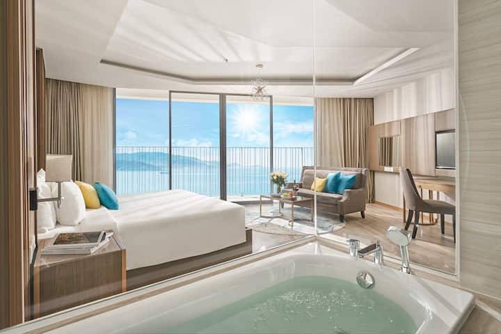 P. Executive | Sea View, Free Pool & Gym - Nha Trang