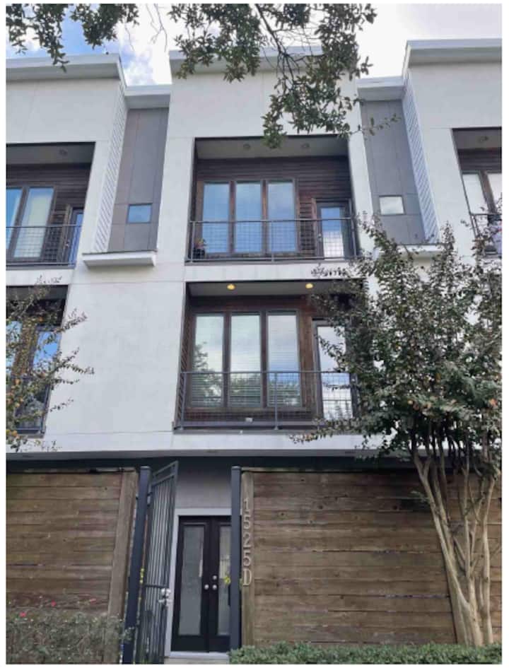 Entire Updated Guesthouse In The Heart Of The City - Houston, TX