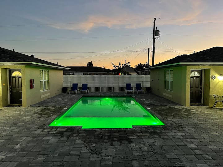 Blue Crab Apt 2- Downtown Blue Resort-heated Pool - Cape Coral, FL