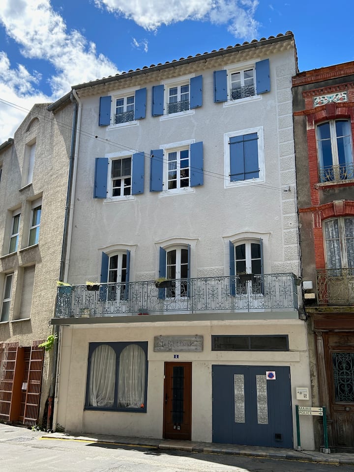 Tout Le Monde: Charming Townhouse In Quillan - Quillan
