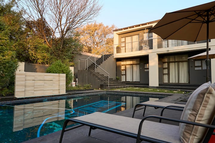 Cosy Nest. 5 Min To Sandton City (16) - Johannesburg