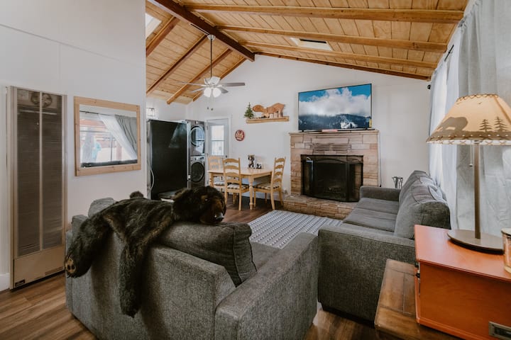 Family Cabin 2 Bd W/ Fire Place - Big Bear, CA