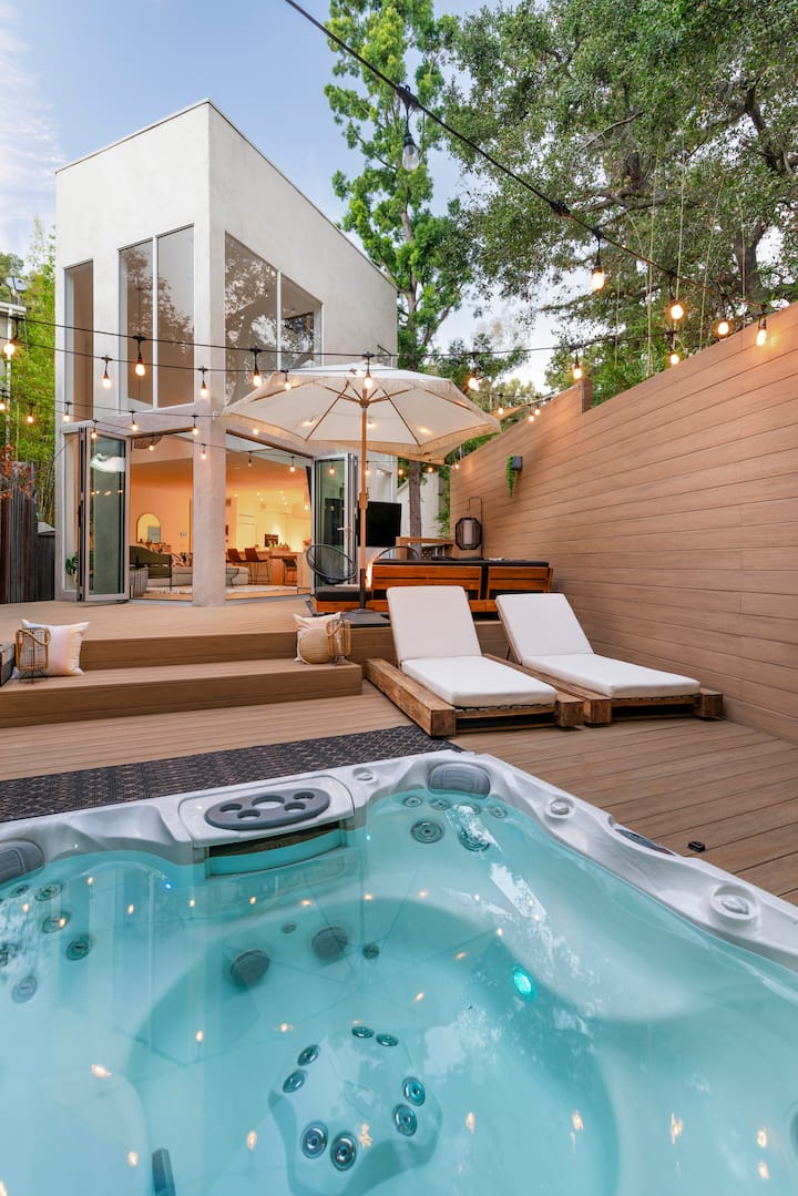Celebrity Hideout Hollywood Hills Home Hottub+gym - Beverly Hills, CA
