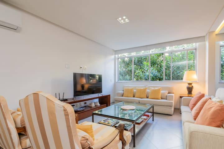 Apto Confortável C/garagem/2 Quadras Praia/seg.24h - Rio de Janeiro