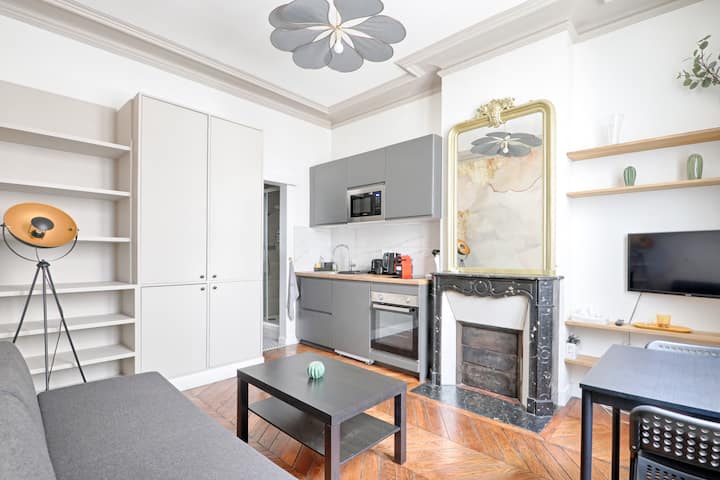 Rue De Liège - Best Location - Very Central - Paris