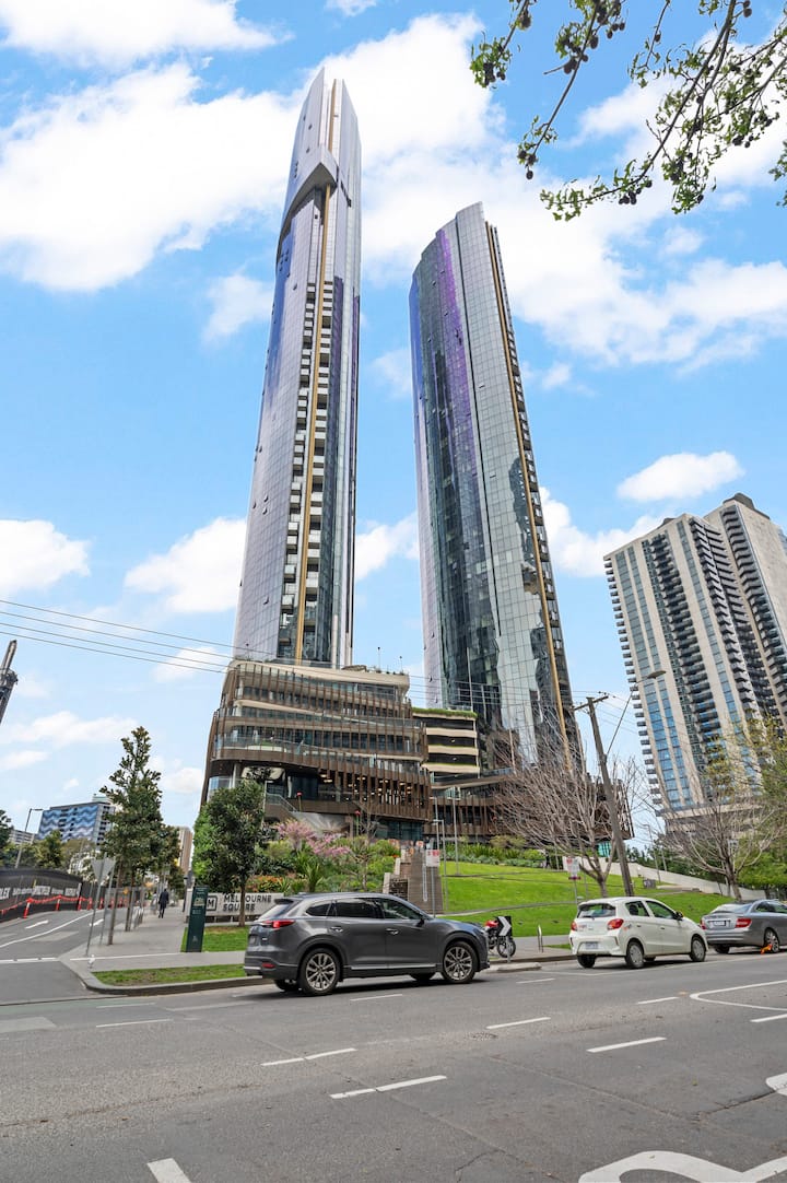 Southbank Stunning Skyline View | High Floor Pool - Melbourne