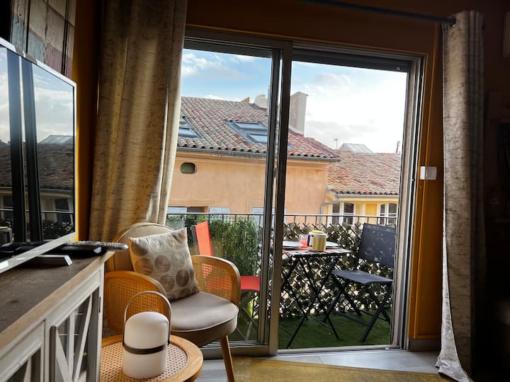 Studio Climatisé Avec Terrasse -Centre Historique - Aix-en-Provence