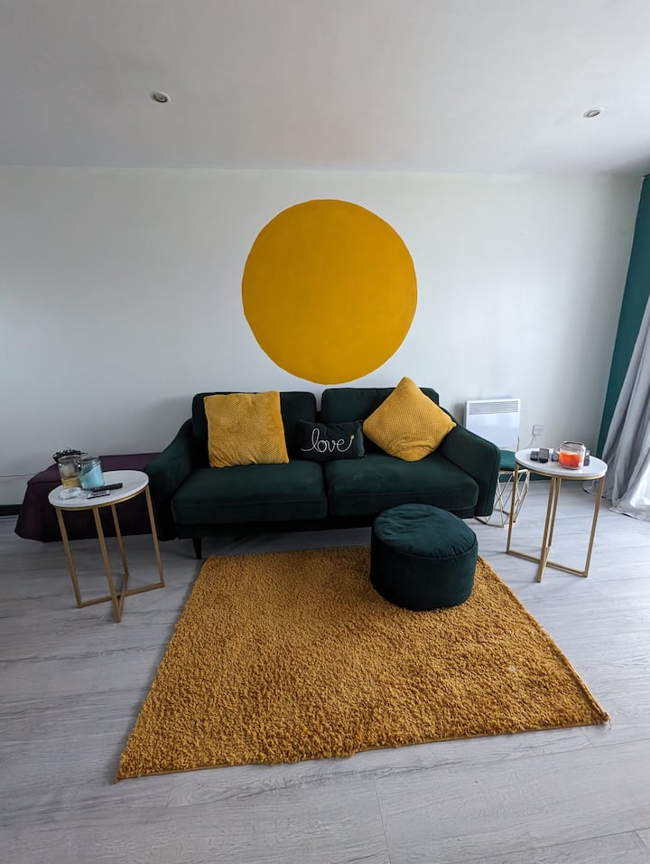 Bright 2 Bedroom Greenwich Flat - Dagenham