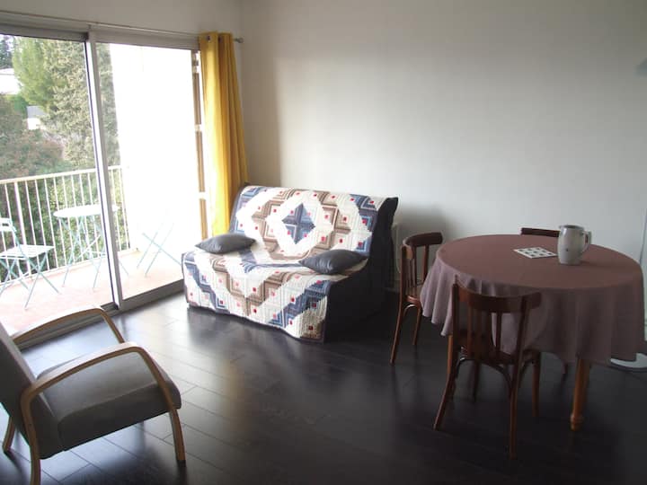 Appartement 2 Pièces Très Calme (Voir Avis) - Aix-en-Provence