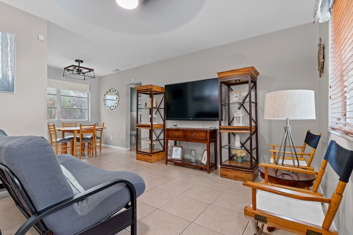 Coastal Beauty 2br Apartment - Lake Worth, FL