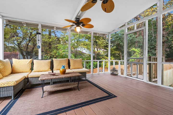 Fire Pit | 6 Min To North Hills | Screened Porch - Raleigh, NC