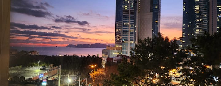 [해운대감성1등]오션뷰#2룸2퀸베드#바다&lct&블루라인파크도보3분#대형빔넷플릭스제공 - Busan