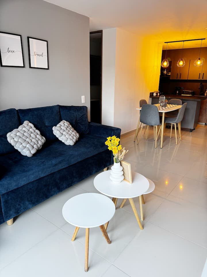 Apartamento En El Poblado Con Vista Y Piscina - Medellín