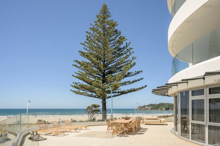 Designer Waterfront Living With Pool, Spa And Gym - Mount Maunganui