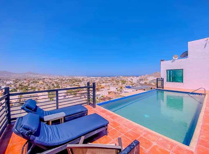 Downtown Retreat W/ Rooftop Pool & Bbq - Cabo San Lucas