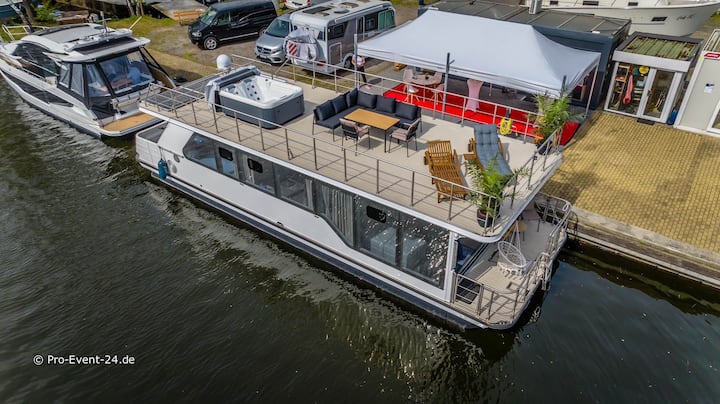 Luxury Floating Home With Jacuzzi - Potsdam