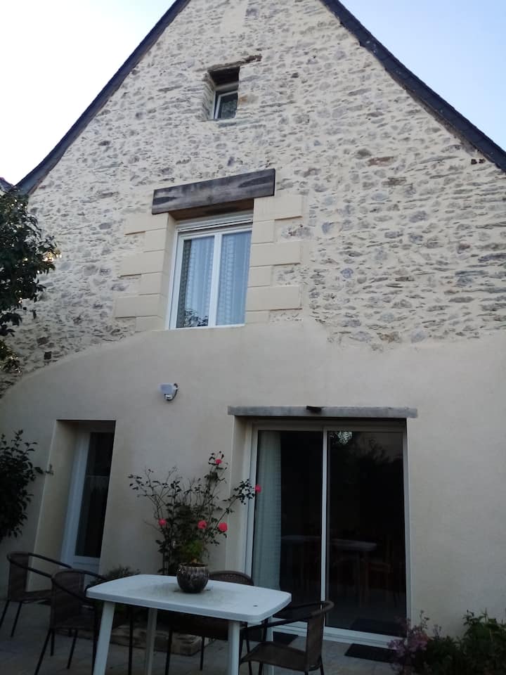 Charmante Maison Dans Un Petit Village, 80m². - Segré