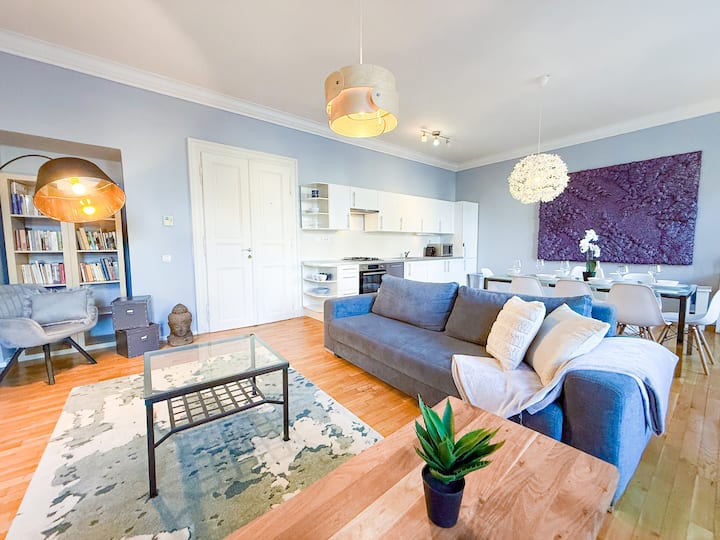 Art Gallery Apartment - Prague