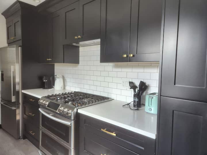 Modern 2br2bth Serene Home Convenient Location - Vancouver