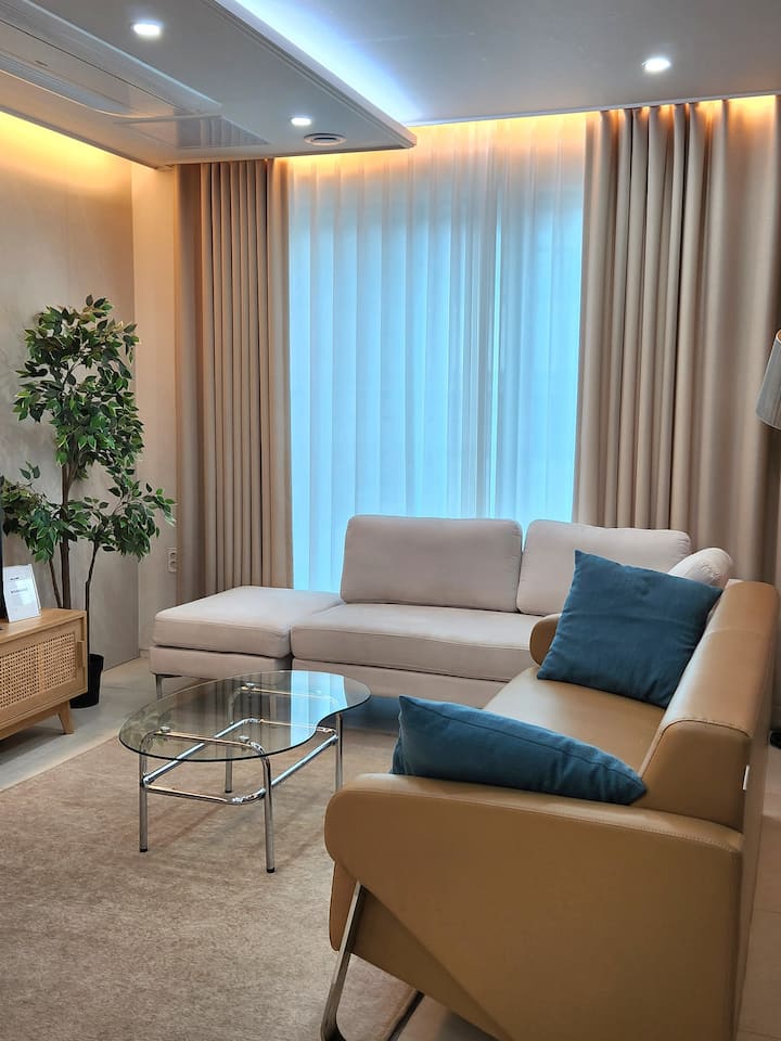 3br 2bath 5bed
E.v/무료주차/신축아파트/연남동도보6분/홍대역도보15분 - Seoul