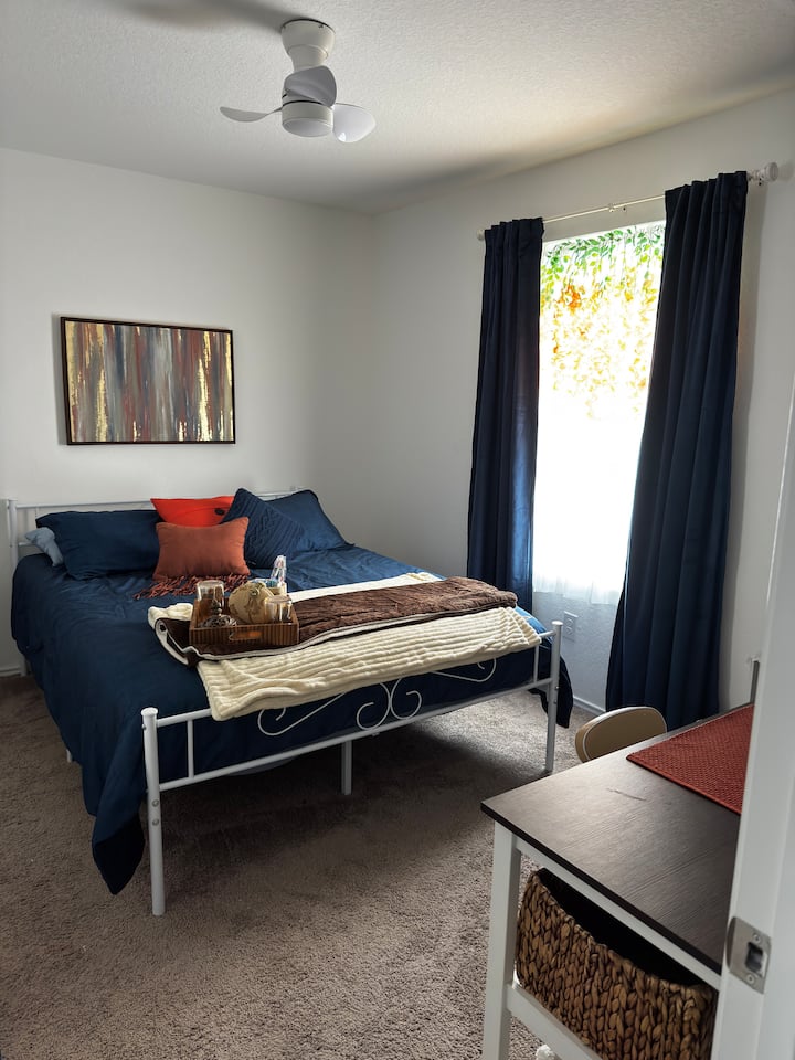 San Antonio | Retro Retreat Suite | Unique Stay - San Antonio, TX