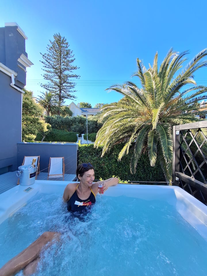 Hot Jacuzzi Spa In City Bowl Gem With Mtn Views - Fokváros