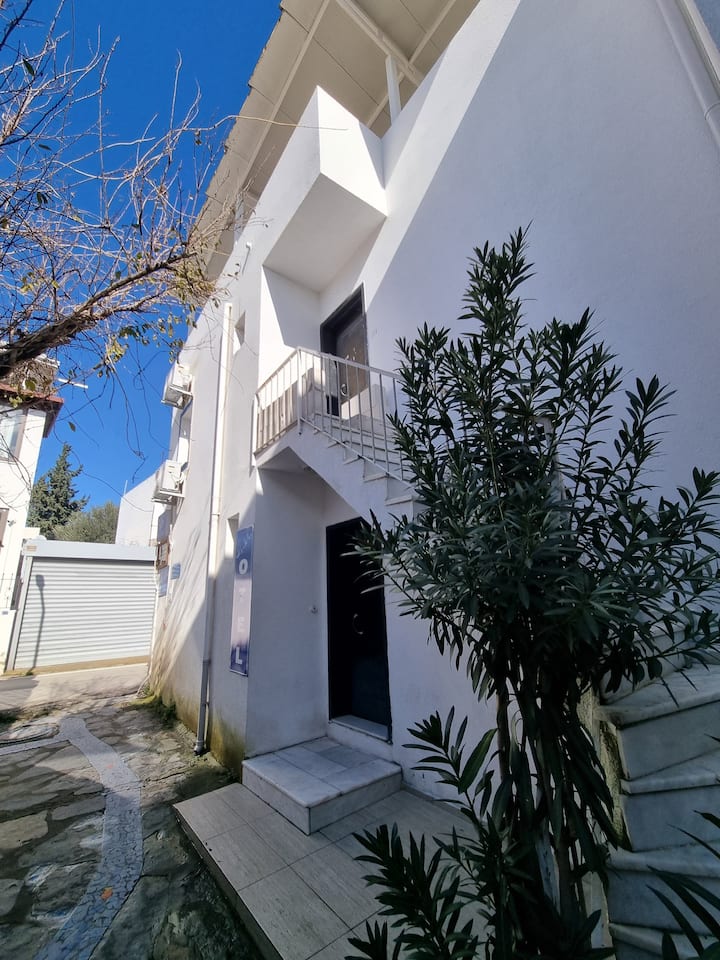 Kardelen Otel - ÇIft Kişilik Tek Yatak - Bodrum